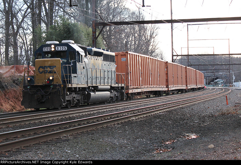 CSX SD40-2 #8305 on Q706-22